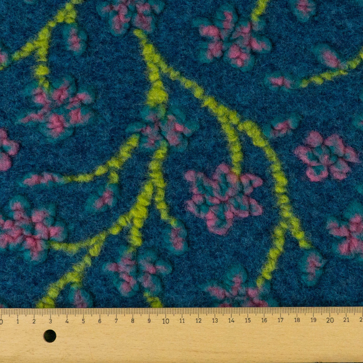 gekochte Wolle, blautöne, türkis dunkel, grün, rosa, florale Motive ...